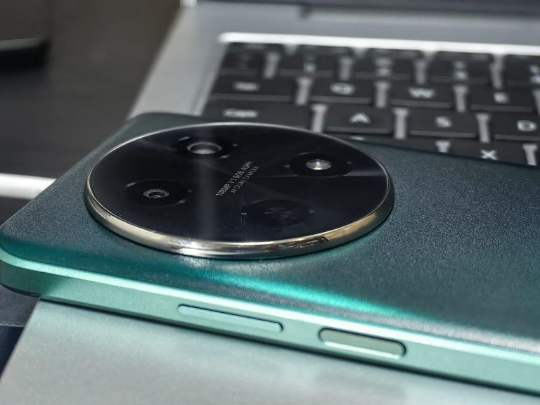 Unboxing | We look at what's inside the Huawei Nova 12i box