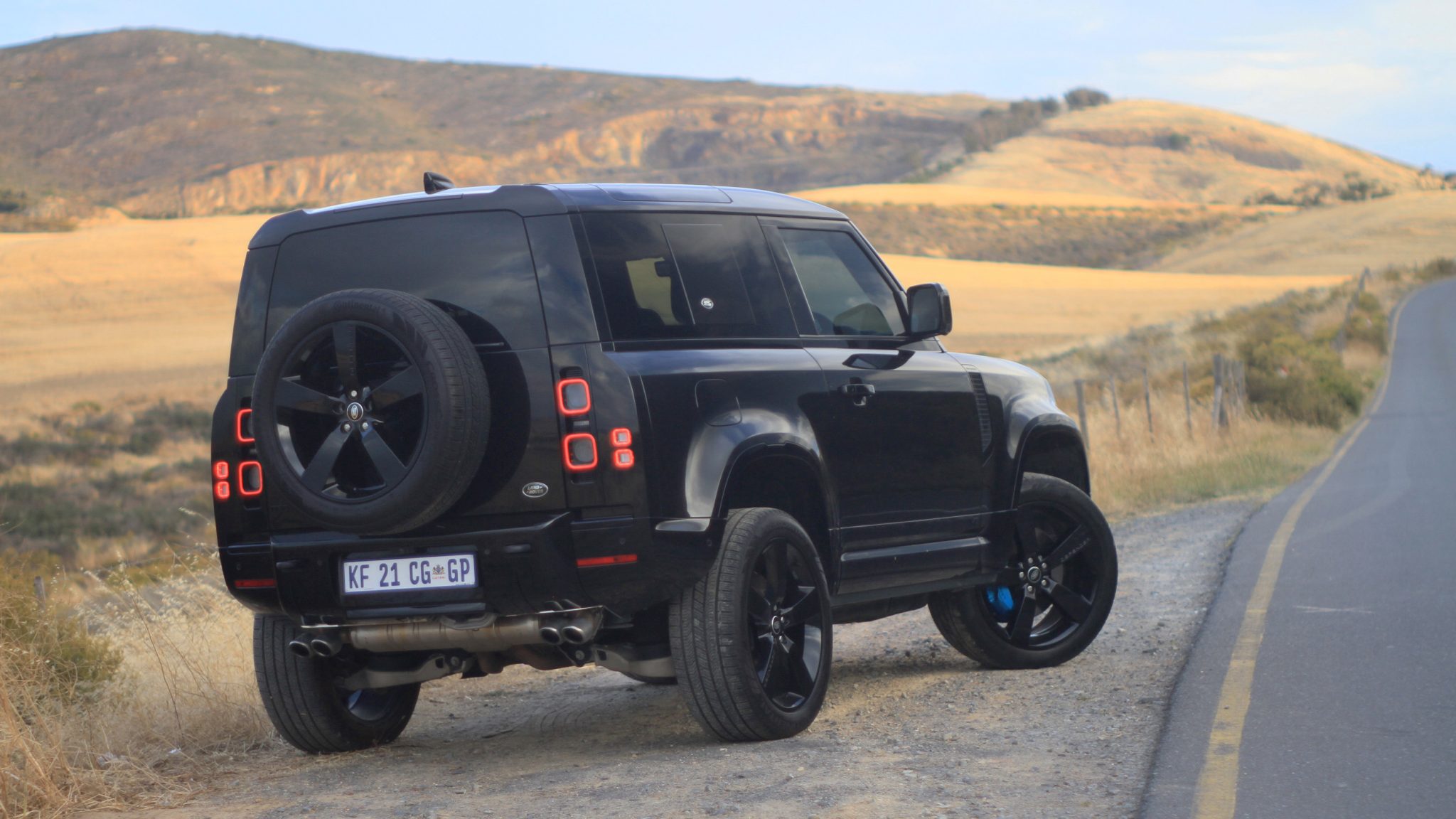 Defender 90 V8 road test. A too powerful Land Rover?